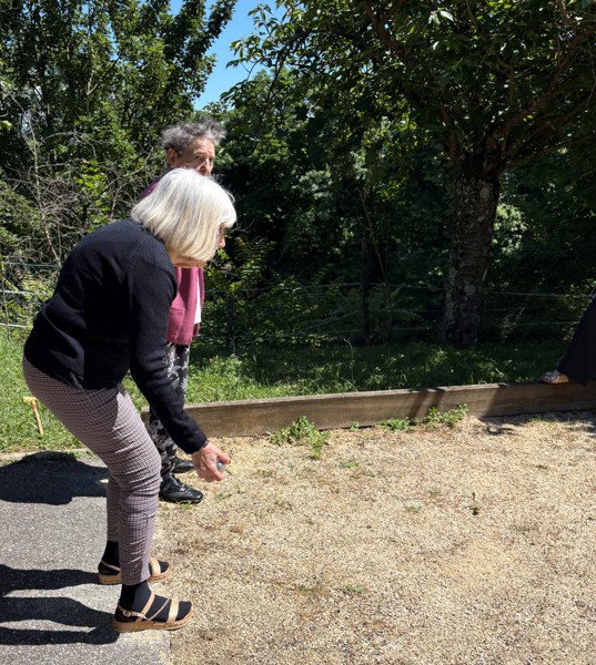 Concours de pétanque sous le soleil - Itinova